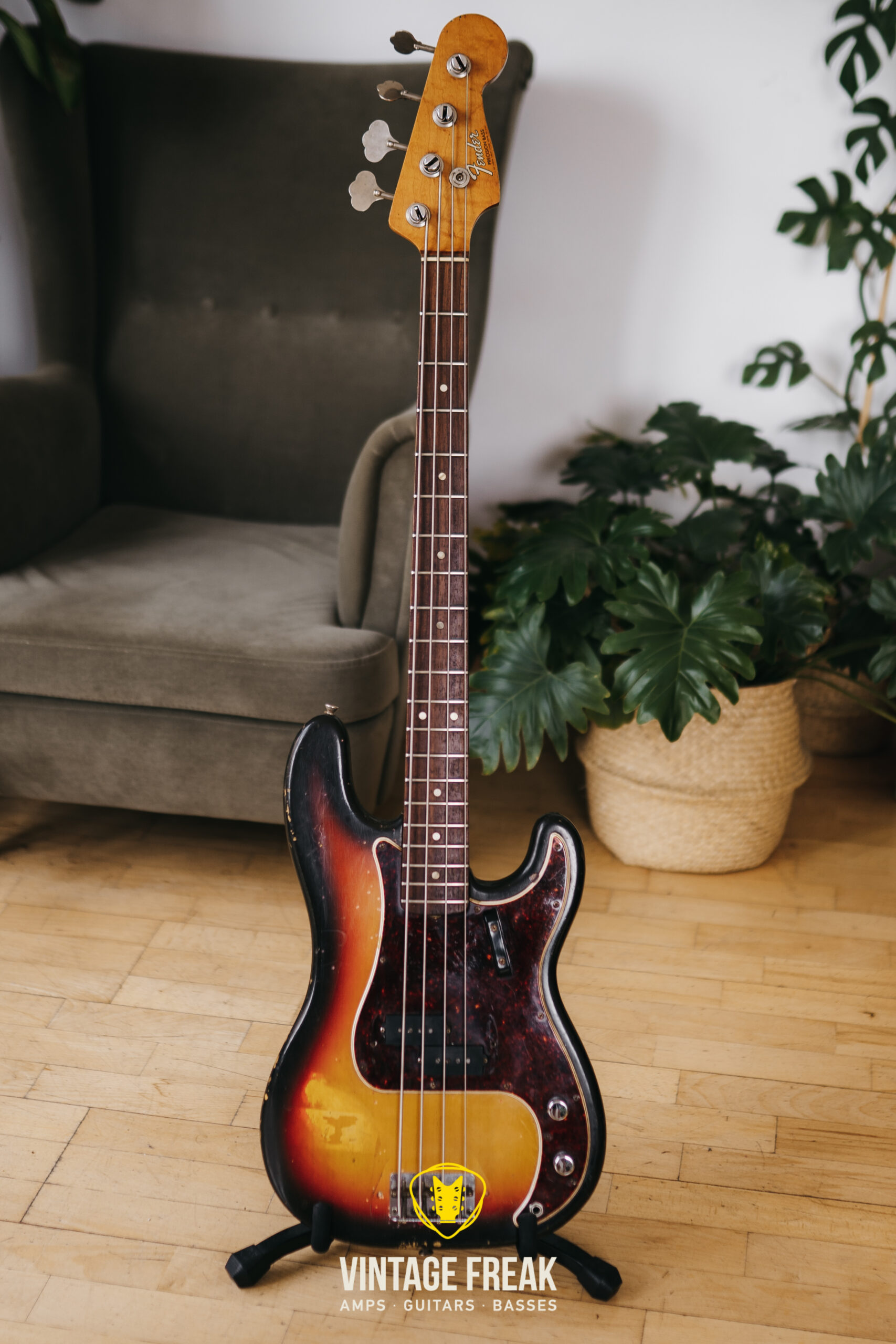 Fender Precision Bass 1966 Sunburst – Discover Rare Vintage Treasures ...